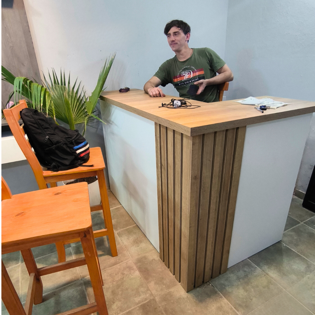 Mostrador varillado en L – Piezas del sur