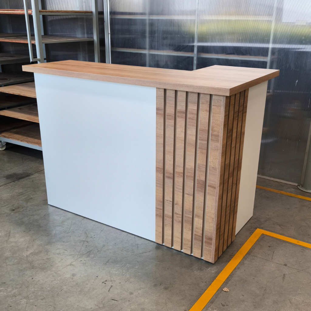 Mostrador varillado en L – Piezas del sur