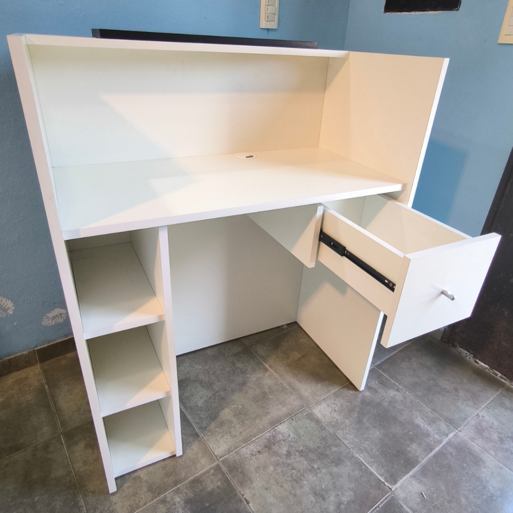 Mostrador con cajon y estantes – Piezas del sur