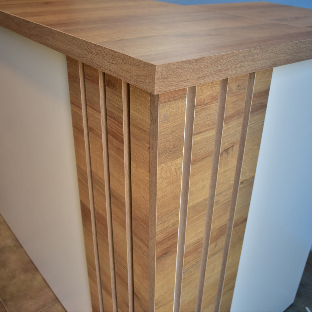 Mostrador varillado en L – Piezas del sur